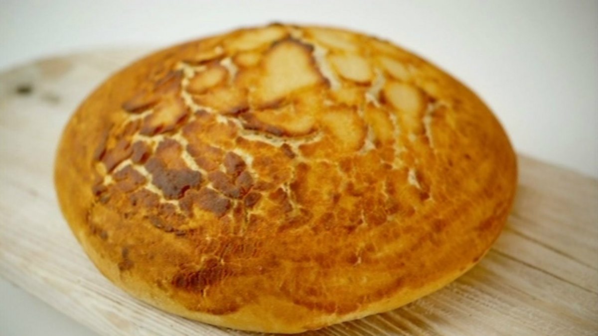 BBC Two - Lorraine's Fast, Fresh and Easy Food, Baking It, Crackle top ...