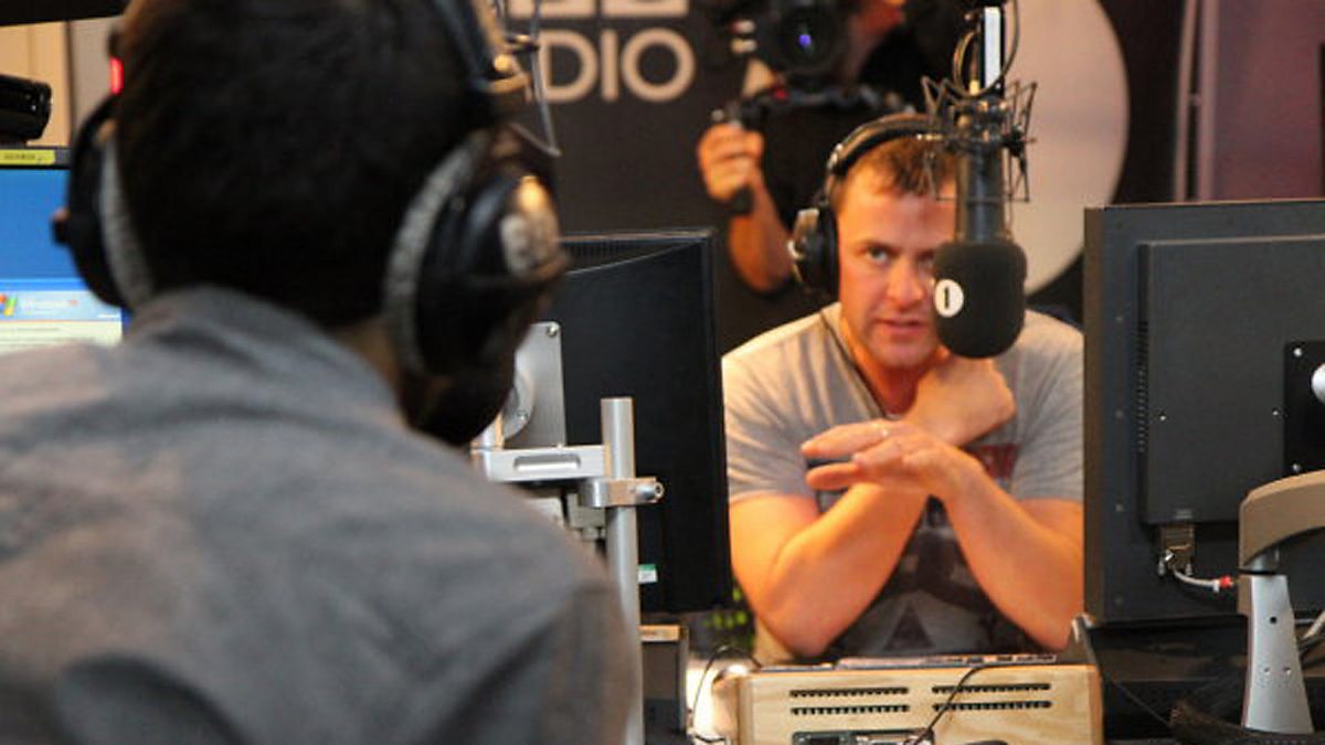 BBC Radio 1 - Scott Mills, Wednesday - Dynamo, Beccy and the 2 finger ...