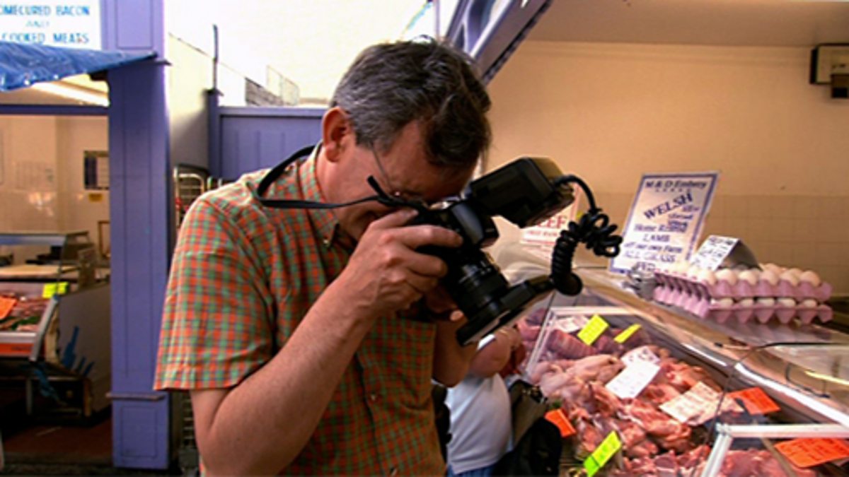 BBC Two - Contemporary Visions, Martin Parr photographing food
