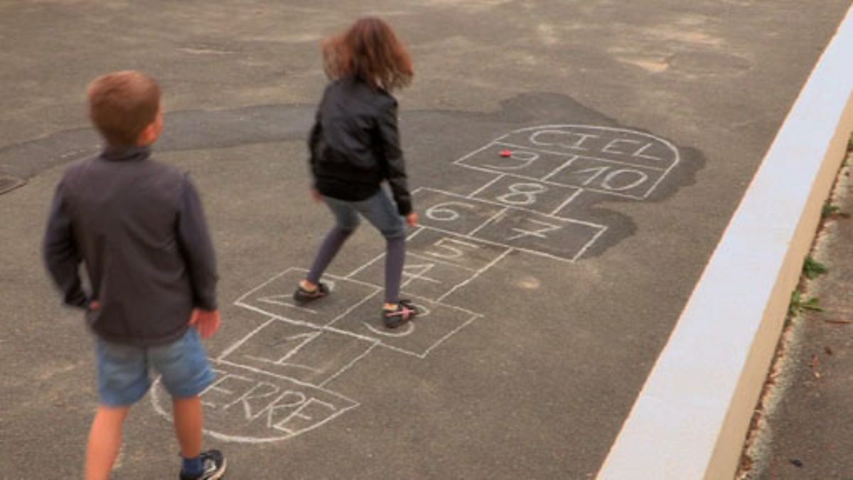 BBC Two - Adventures Abroad, Playground counting game from France