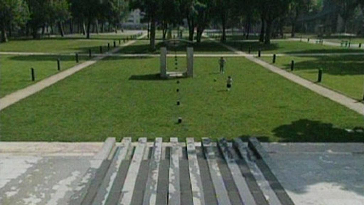 BBC Two - Primary Geography, France, France - Paris, Living in Paris