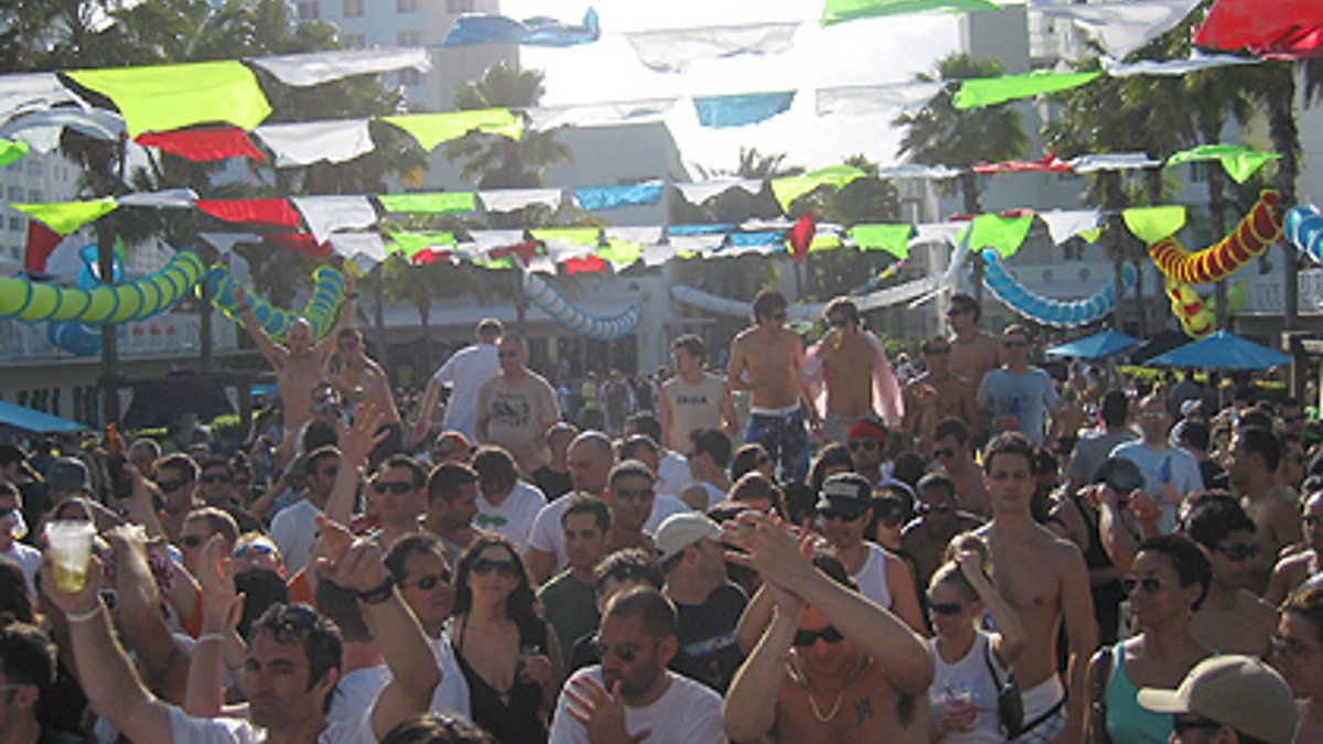 BBC Radio 1 - Miami WMC crowd - Pete Tong - Pete's Pool Party, Miami ...