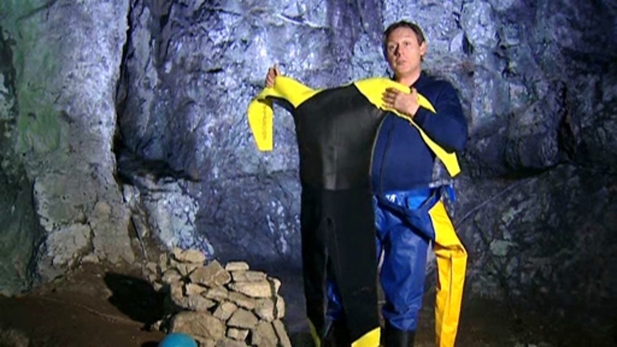 BBC Two - Science Clips, Keeping Warm, Dry suits, wet suits and insulation