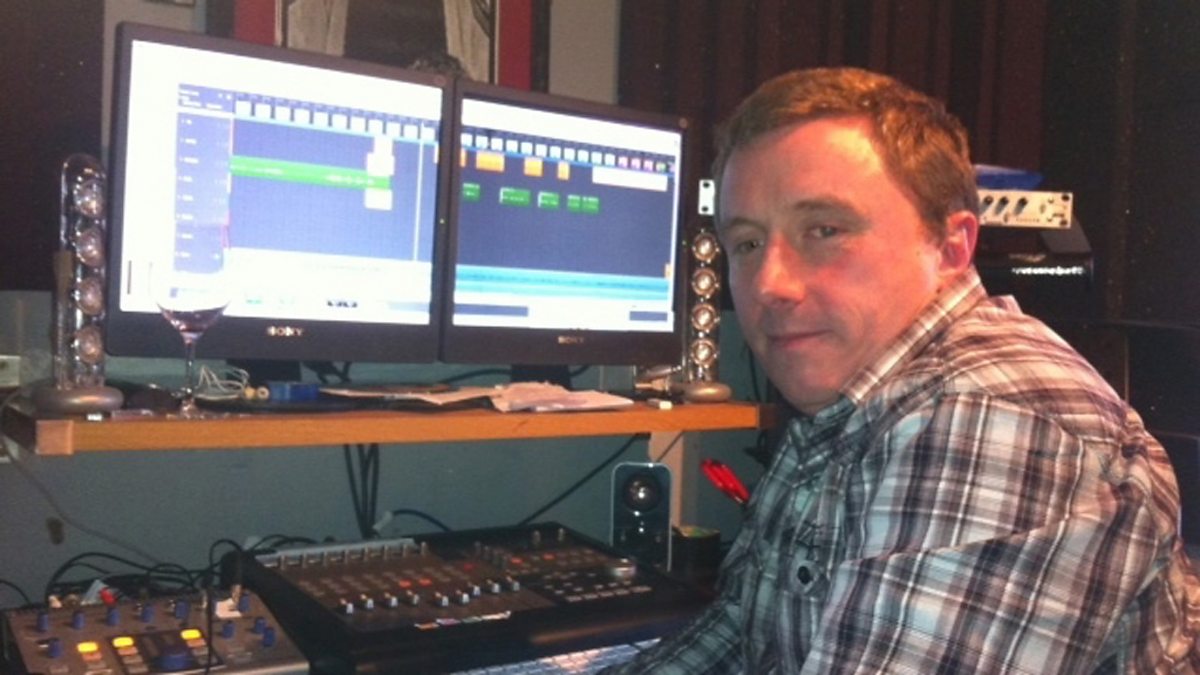 BBC Radio Cymru - Manylu, Tawelwch ar donfeddi Radio Cymru?, Barry ...