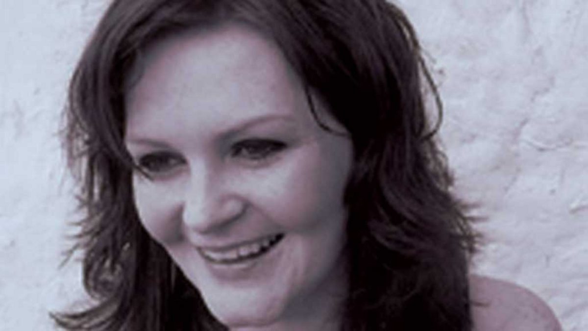 BBC Radio Cymru - Nia Roberts - Caryl Lewis