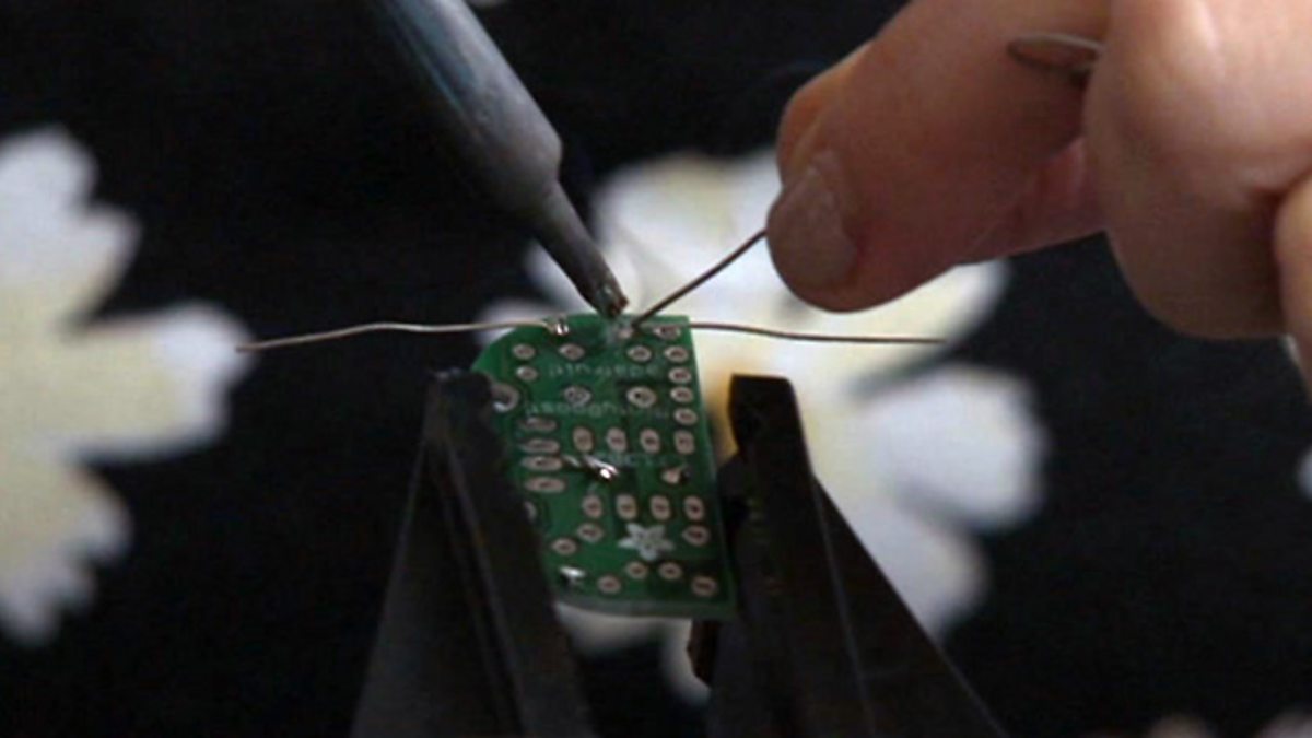 BBC News - Click, 16/02/2013 GMT, Can anyone do DIY tech?