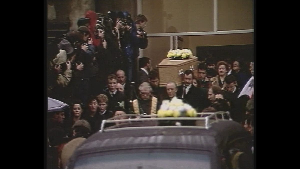 BBC News - BBC Nine O'Clock News, 14/03/1988, IRA bodies flown back ...