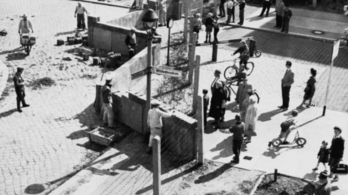 BBC World Service - Witness History, The Building of the Berlin Wall