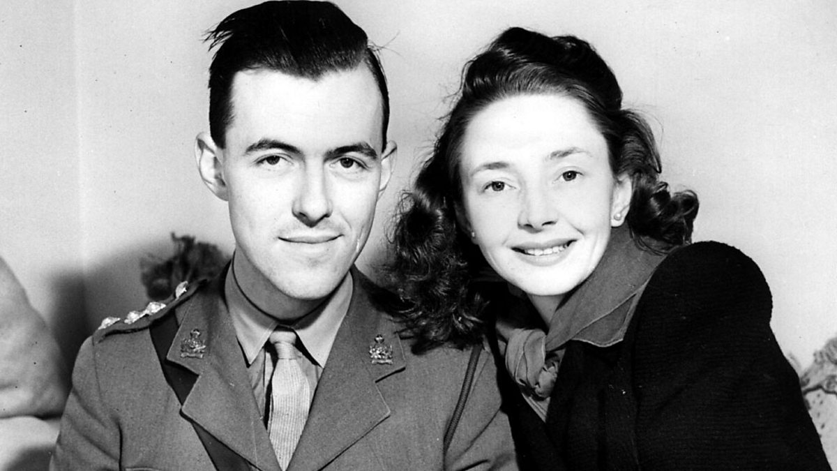 Actors Michael Denison and his wife Dulcie Gray (1943) : r/Colorization