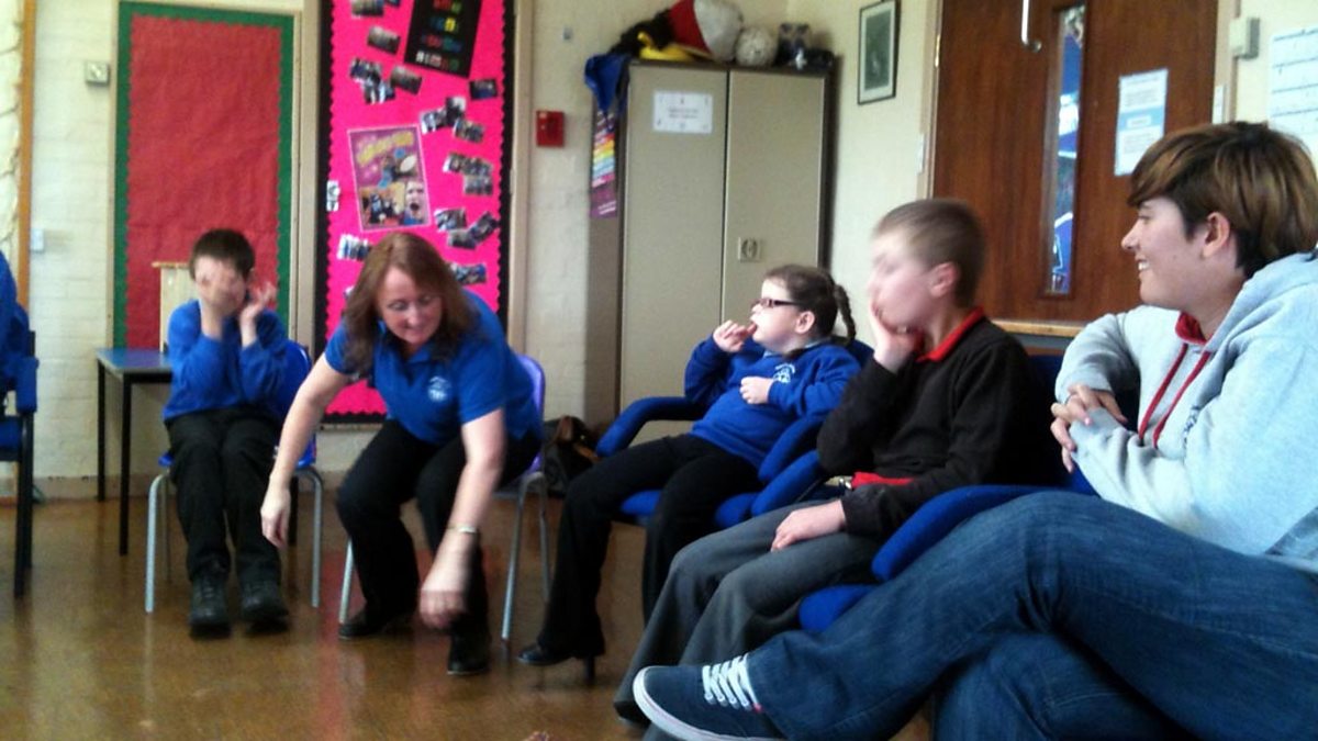 BBC Radio Cymru - Dan yr Wyneb gyda Dylan Iorwerth, 07/10/2013, Dan yr ...