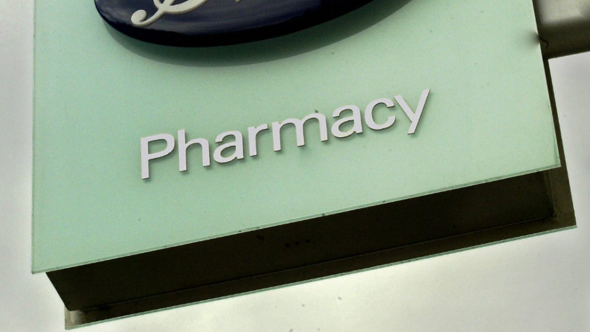 BBC Radio Stoke - Perry Spiller, Jewellery designer, Anne-Marie Houlder ...