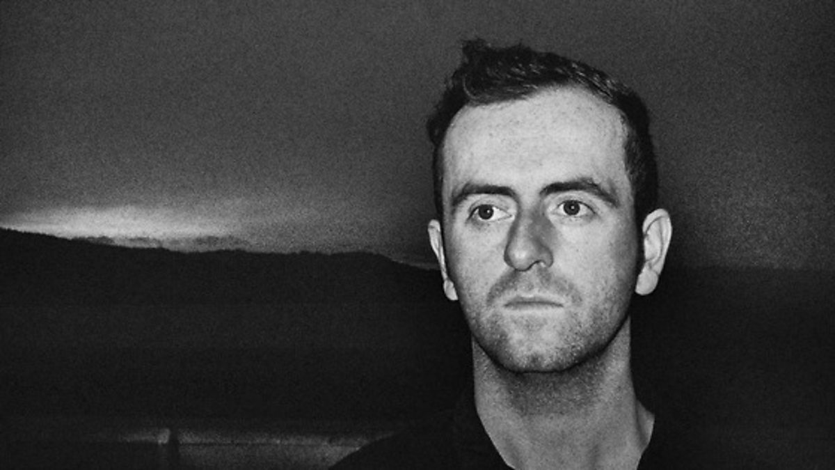 BBC Radio Cymru - C2, Huw Stephens, 25/11/2013, Mics Chwarter Awr Tom ...