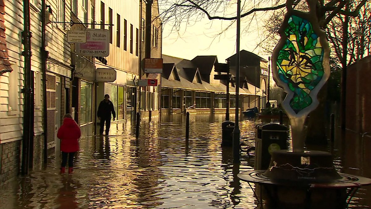 BBC Radio 4 - World at One, 27/12/2013, Tonbridge Twitter flood clean up