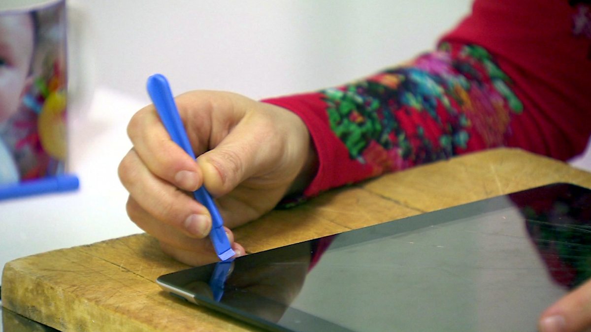 BBC News - Click, 15/02/2014 GMT, How easy is it to repair a tablet screen?