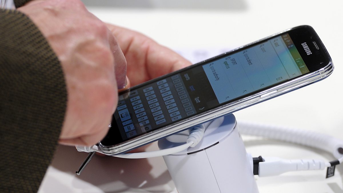 BBC News - Click, 01/03/2014 GMT, A look at the Samsung Galaxy S5