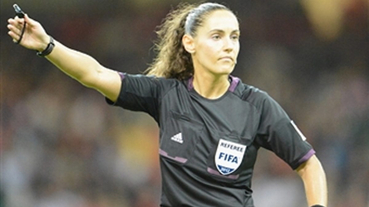 BBC World Service - World Football, The Struggles of a Female Referee