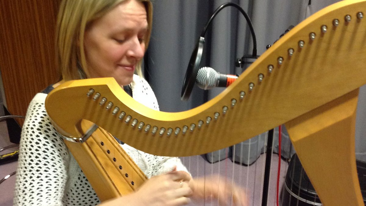 BBC Radio Cymru - Sesiwn Fach, 13/04/2014, Gwenan Gibbard a Meinir ...