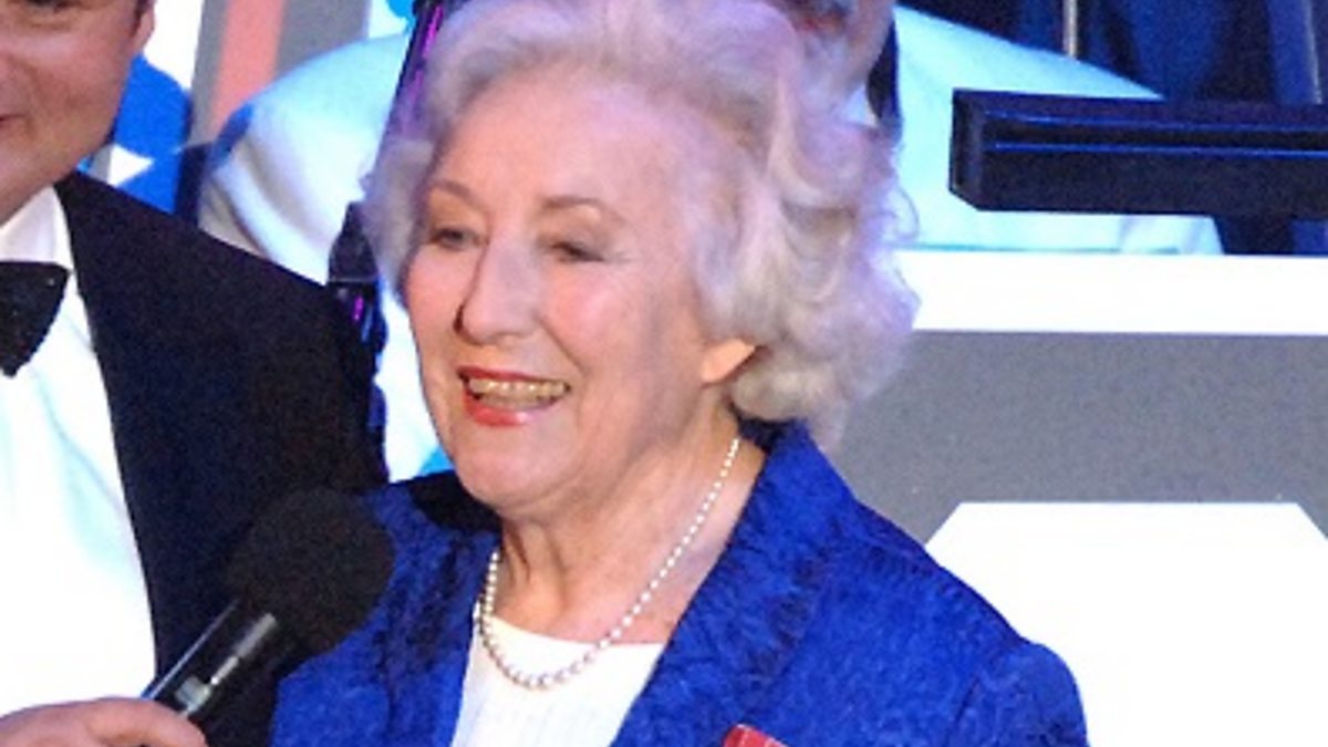 BBC Radio Derby - Andy Potter, Guitar legend Hank Marvin and the life ...