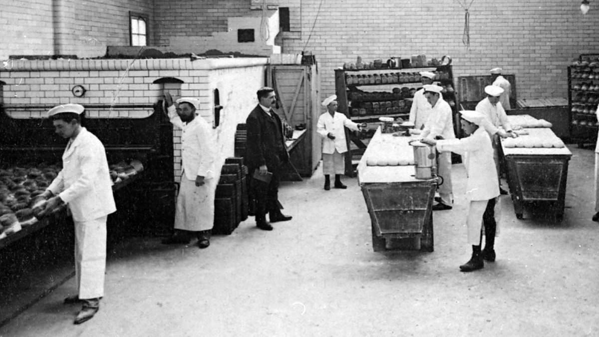 BBC - World War One At Home, Stoke-on-Trent, Staffordshire: Baking for War