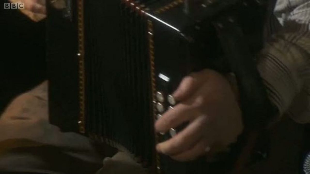 BBC Two - Blas Ceoil, Series 3, Episode 8, Ciarán Kelly, Ciarán Curran ...