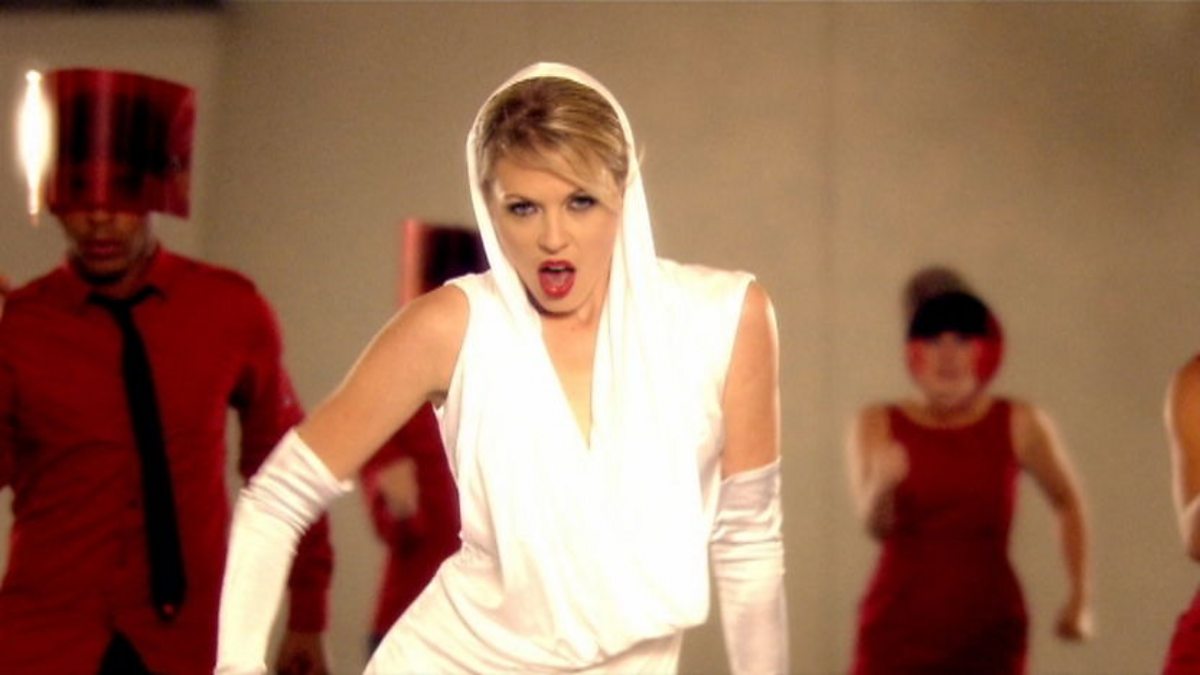 BBC One - Hustle, Series 6, Episode 1, Kylie Minogue Con