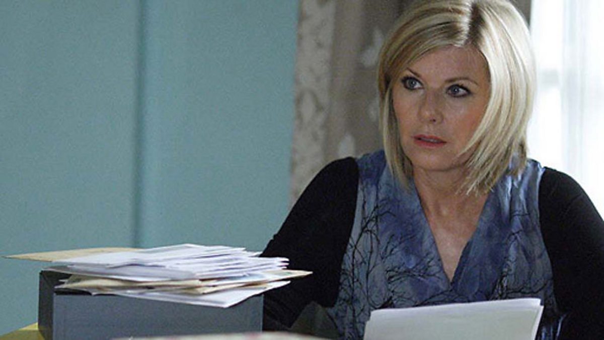BBC One - EastEnders 2008 - 2012, 2010, 08/11/2010, Preview: Monday 8 ...