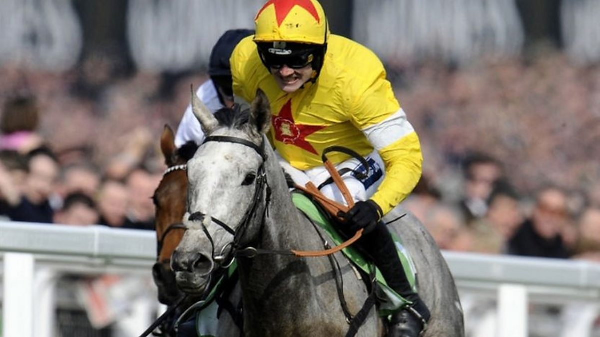 BBC Radio 5 Live - 5 Live Sport, 15/03/2011, Mark Boylan performs his ...