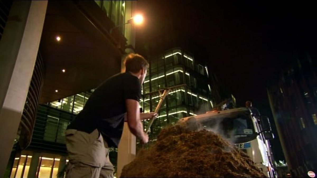 BBC Two - Filthy Cities, Medieval London, Medieval London - 6 tonnes of ...