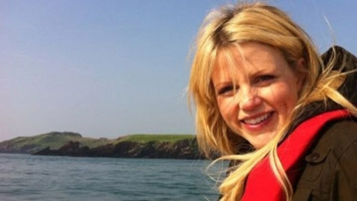 BBC One - Countryfile, 15/05/2011, Ellie Harrison Learns to Count Puffins
