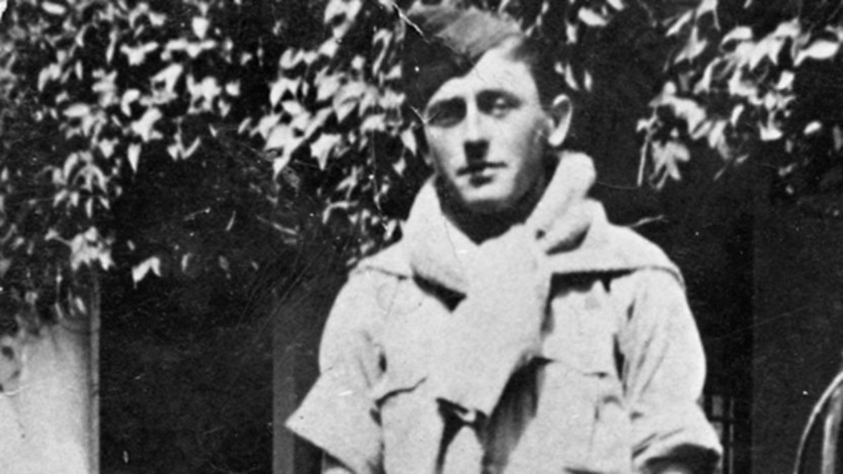 BBC Radio 2 - Victor, Victor Gregg recounts the battle of Sidi Rezegh ...