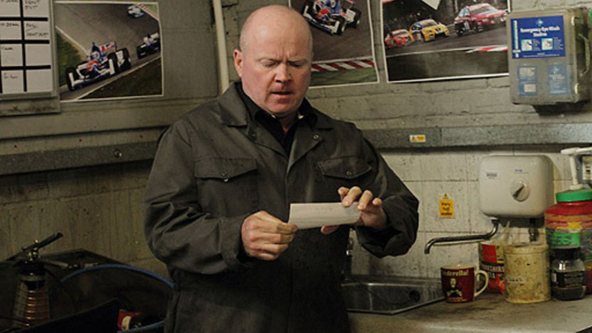 BBC One - EastEnders 2008 - 2012, 2011, 14/11/2011, Preview - Monday ...