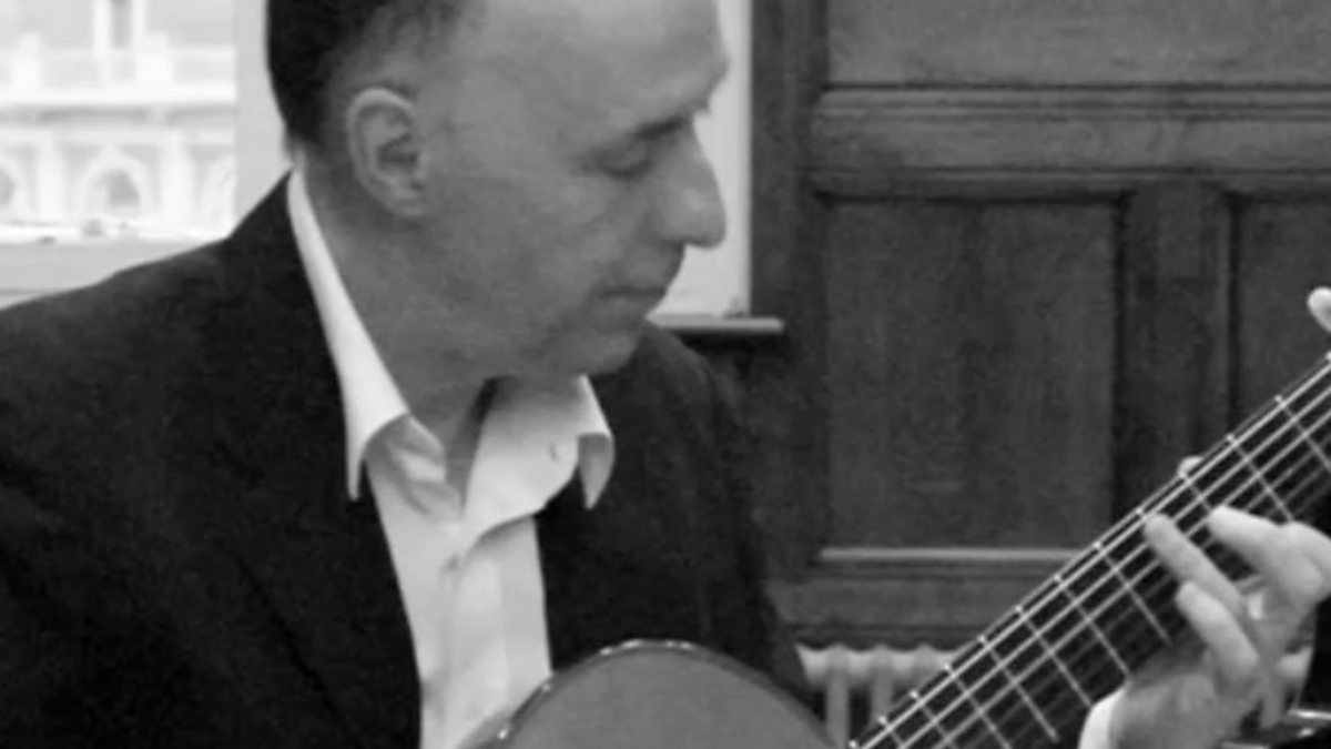 BBC One - Breakfast, 18/05/2012, Bonnell's Spanish take on The Beatles