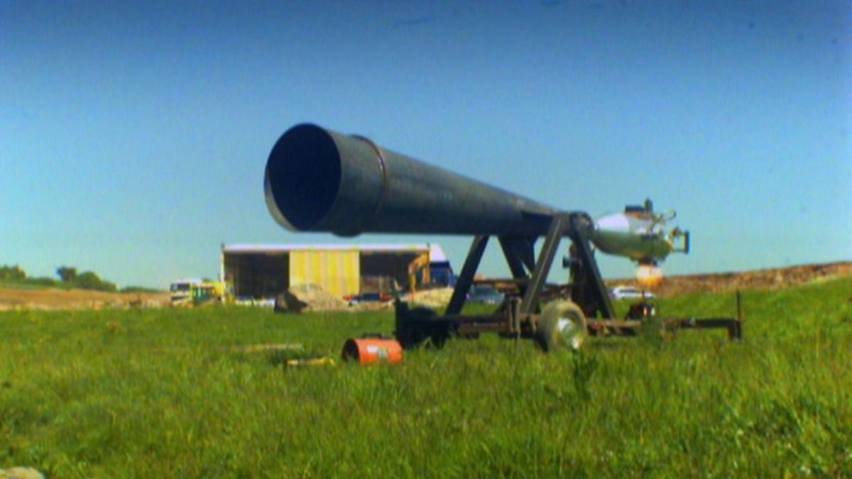 BBC One - Bang Goes the Theory, Series 1, Episode 1, Jem's vortex cannon