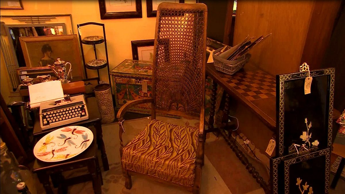 BBC One - Bargain Hunt, Series 39, Kingston 15, The red team compare ...