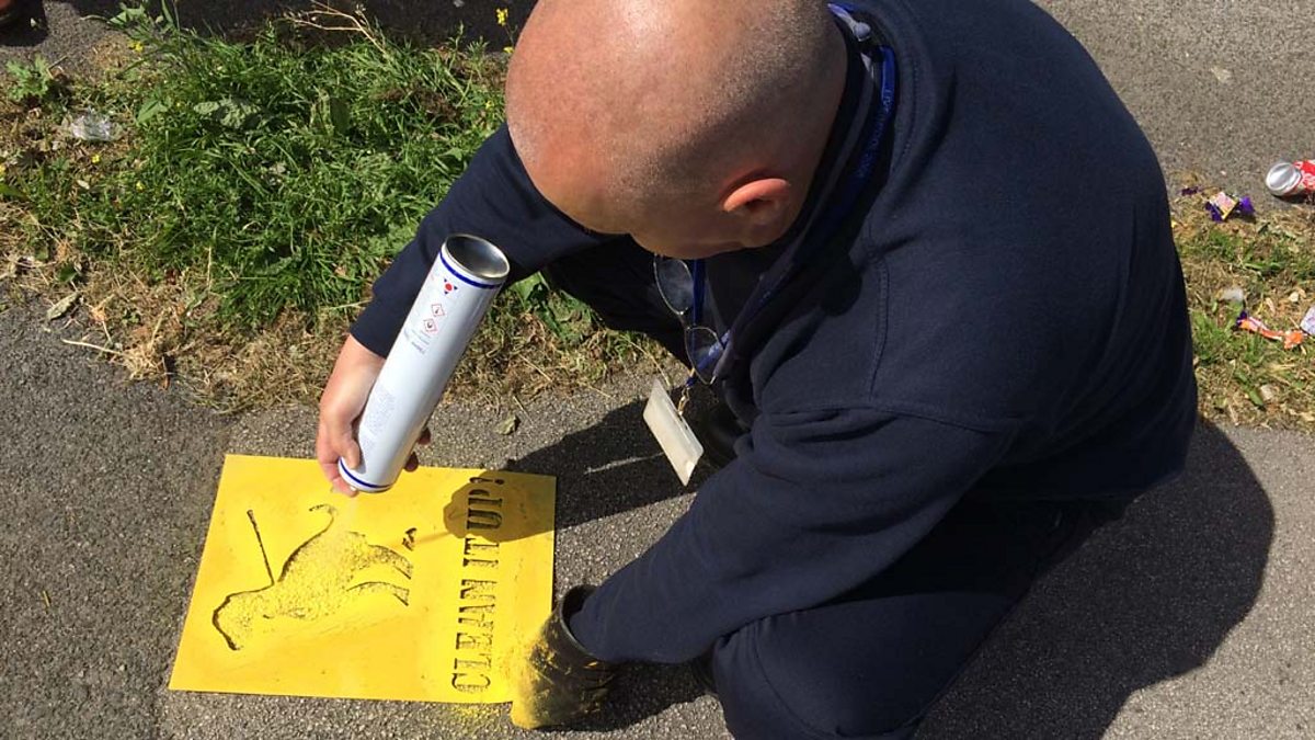 BBC Radio 5 Live - 5 Live In Short, 5 live on poo patrol: Tackling dog ...