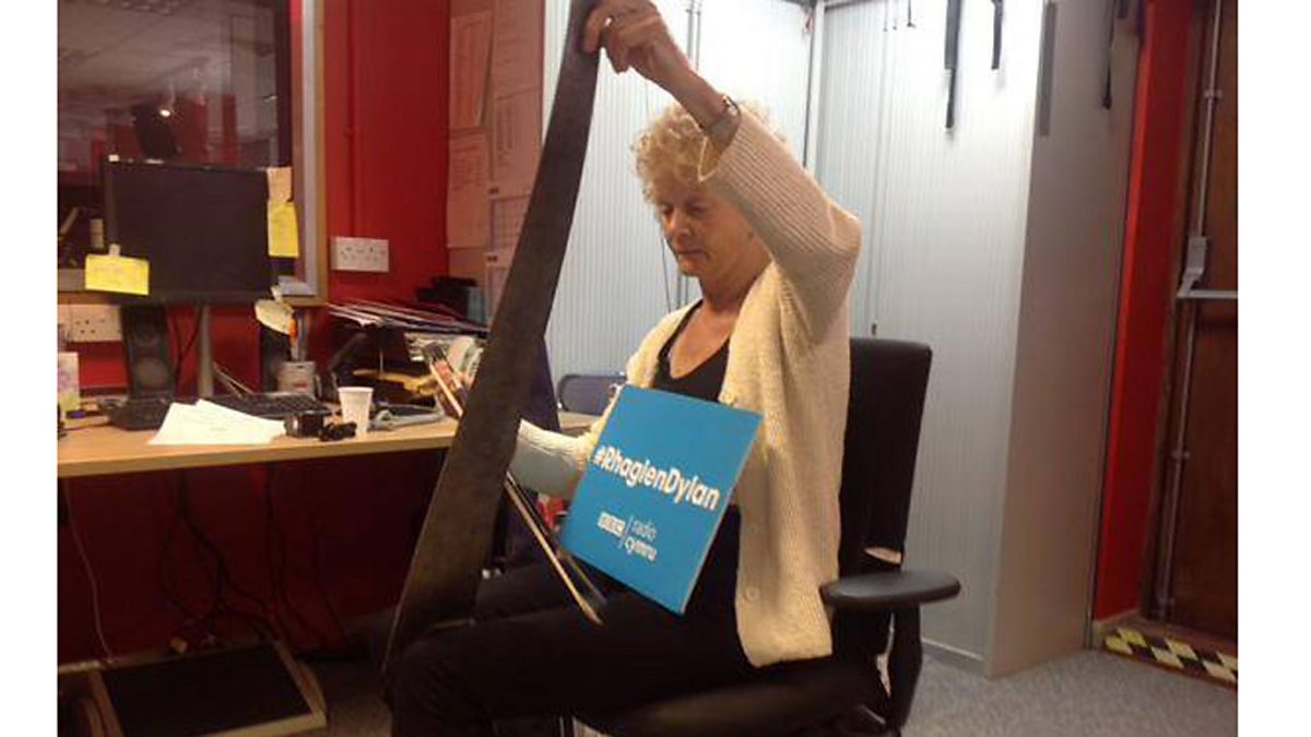 BBC Radio Cymru - Rhaglen Dylan Jones, 11/06/2015, Bronwen Naish yn ...