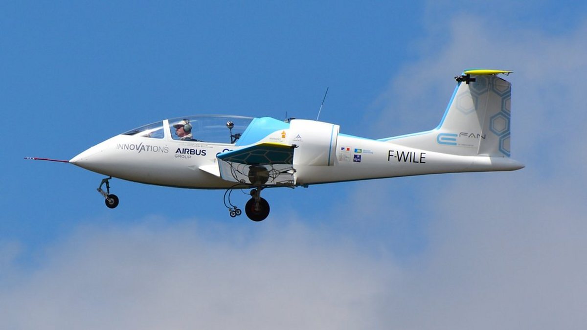 BBC World Service - Newsday, Electrically Powered Plane to Cross ...