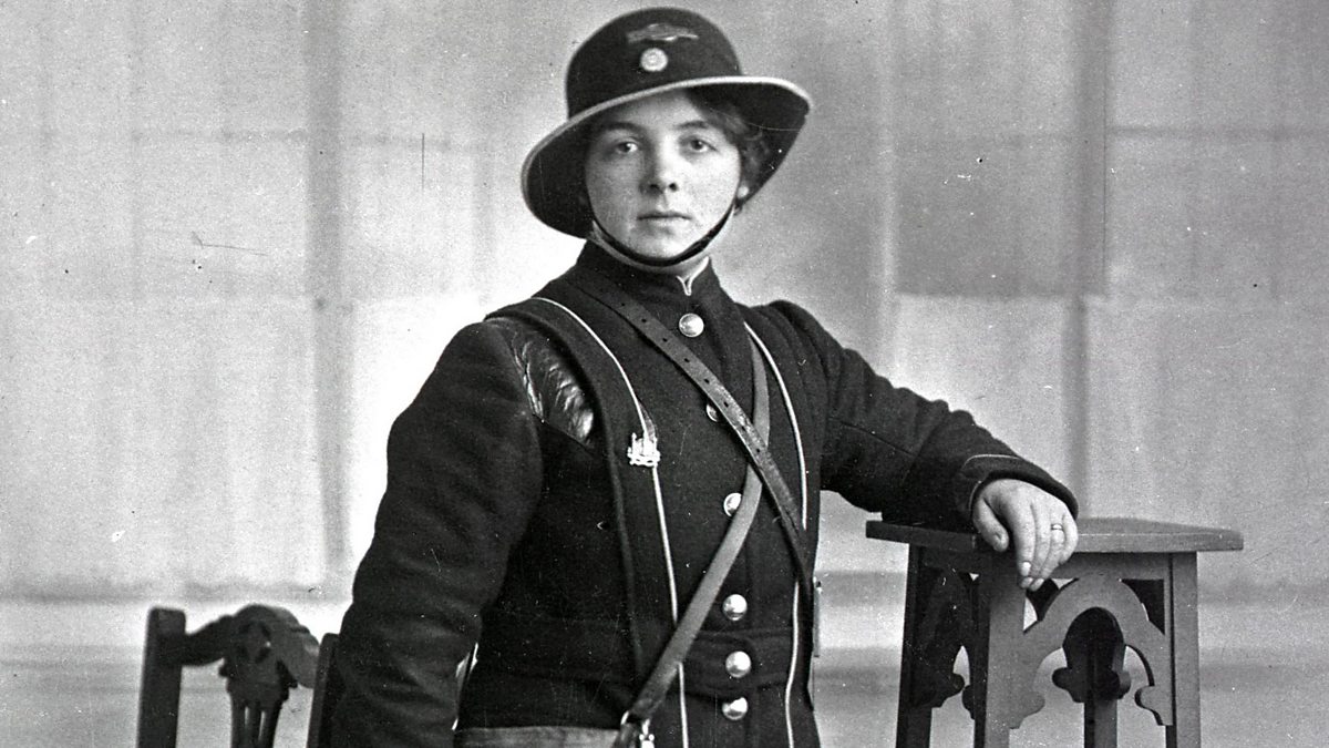 BBC - World War One At Home, Willesden Bus Garage, London: One of the ...