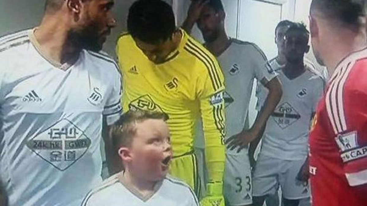 BBC Radio Cymru - Rhaglen Dylan Jones, 01/09/2015, Tomos Bryn Griffiths ...