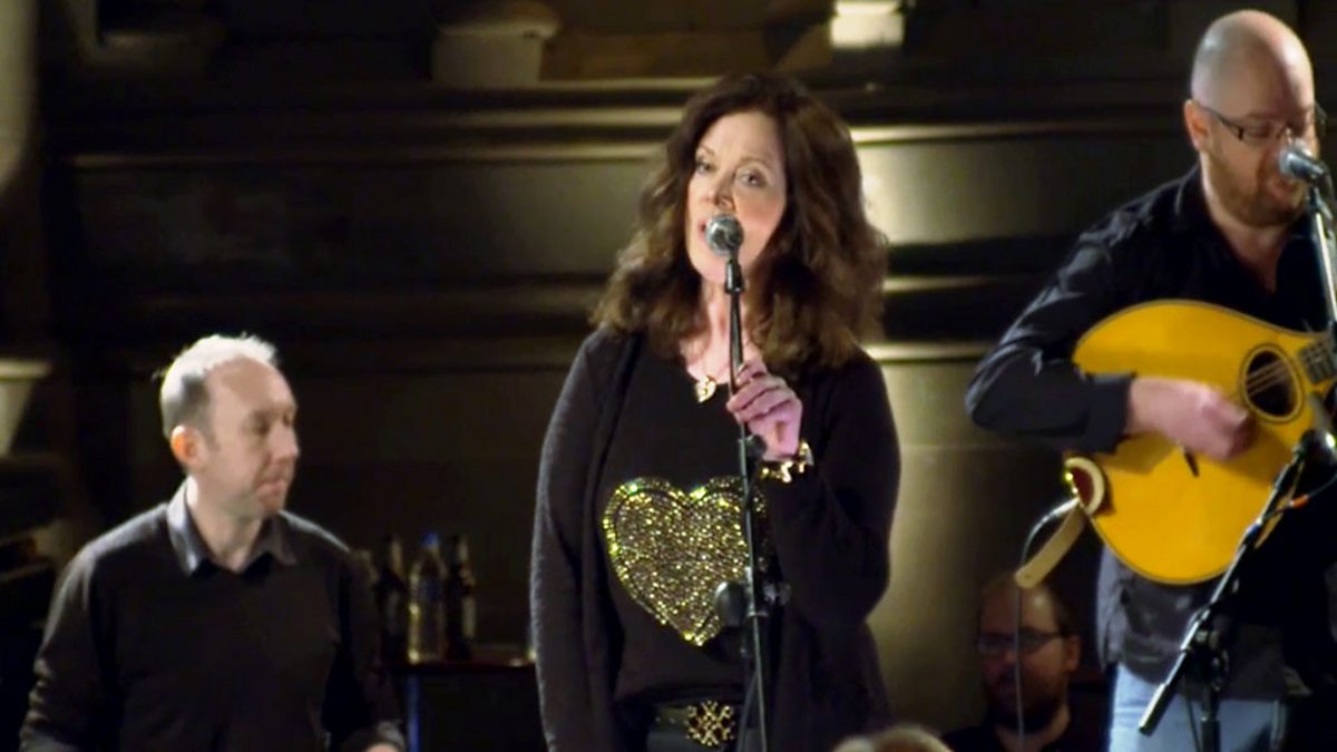 BBC ALBA - Seirm, Series 1, Episode 1, Mairi MacInnes & band - Òran do ...