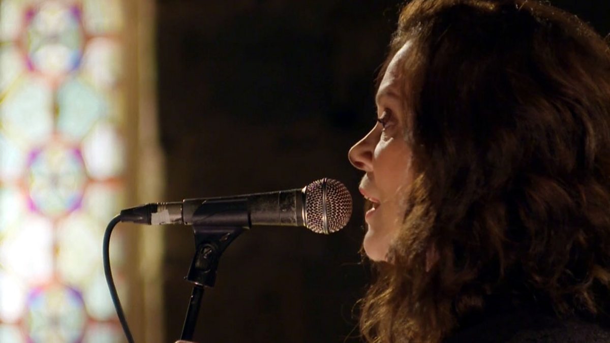 BBC ALBA - Seirm, Series 1, Episode 1, Mairi MacInnes & band - Na ...