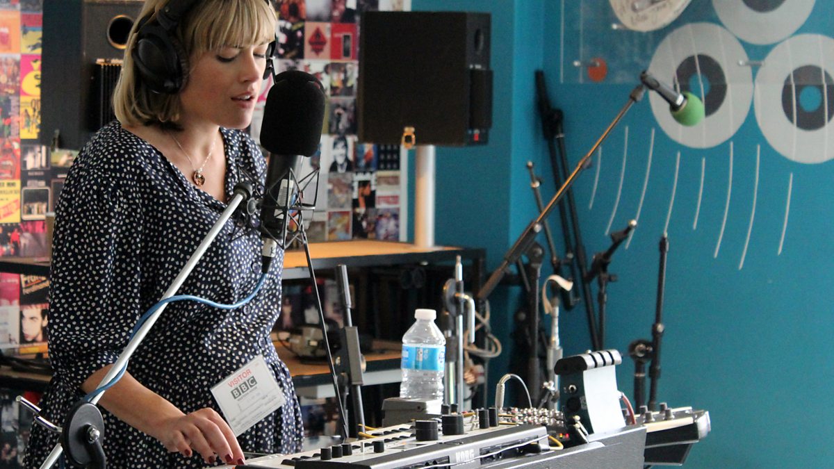 BBC Radio 6 Music - Lauren Laverne, With Gwenno live in session, Gwenno ...