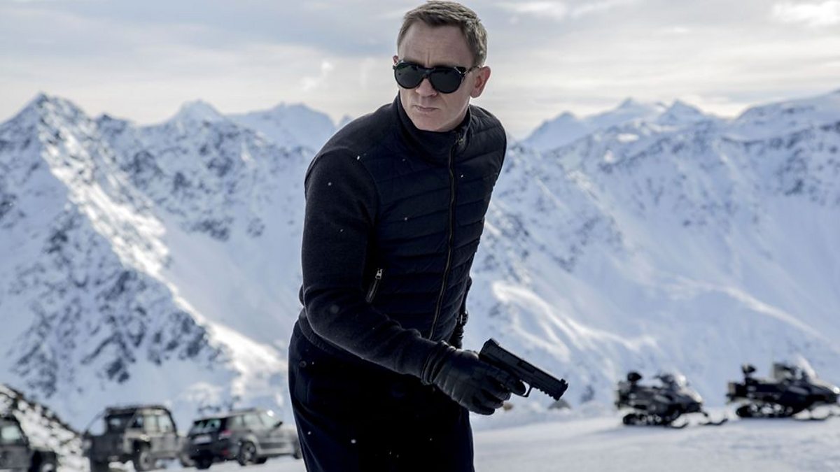 BBC Radio Cymru - Caryl Parry Jones, James Bond