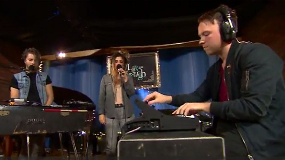 BBC Two - I Lár an Aonaigh, Series 3, Episode 6, New Portals - "Hold On ...