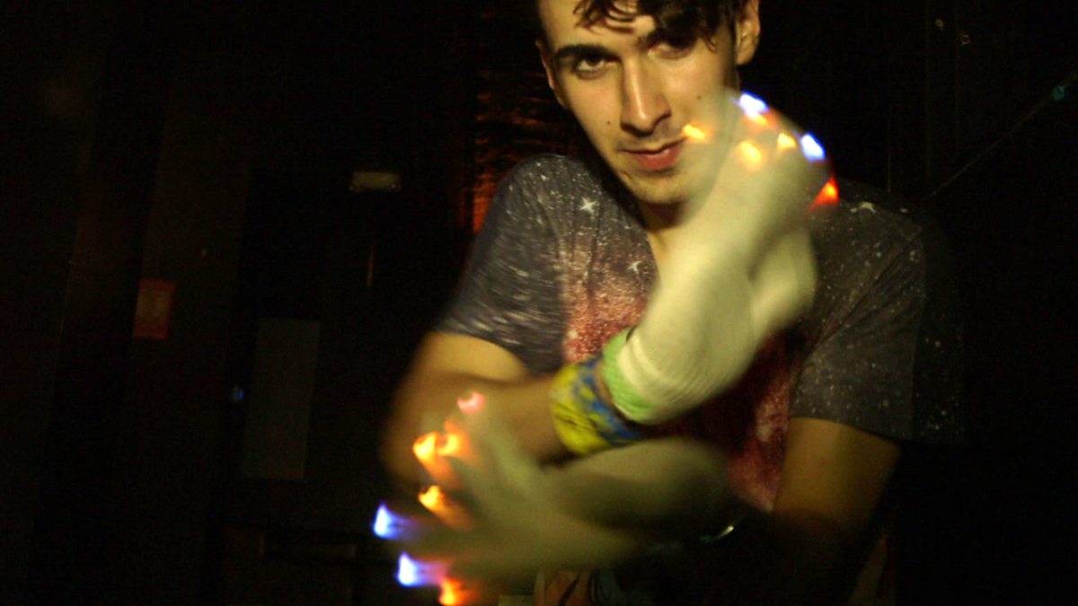 BBC News - The Travel Show, 12/12/2015 GMT, Gloving - the performance ...