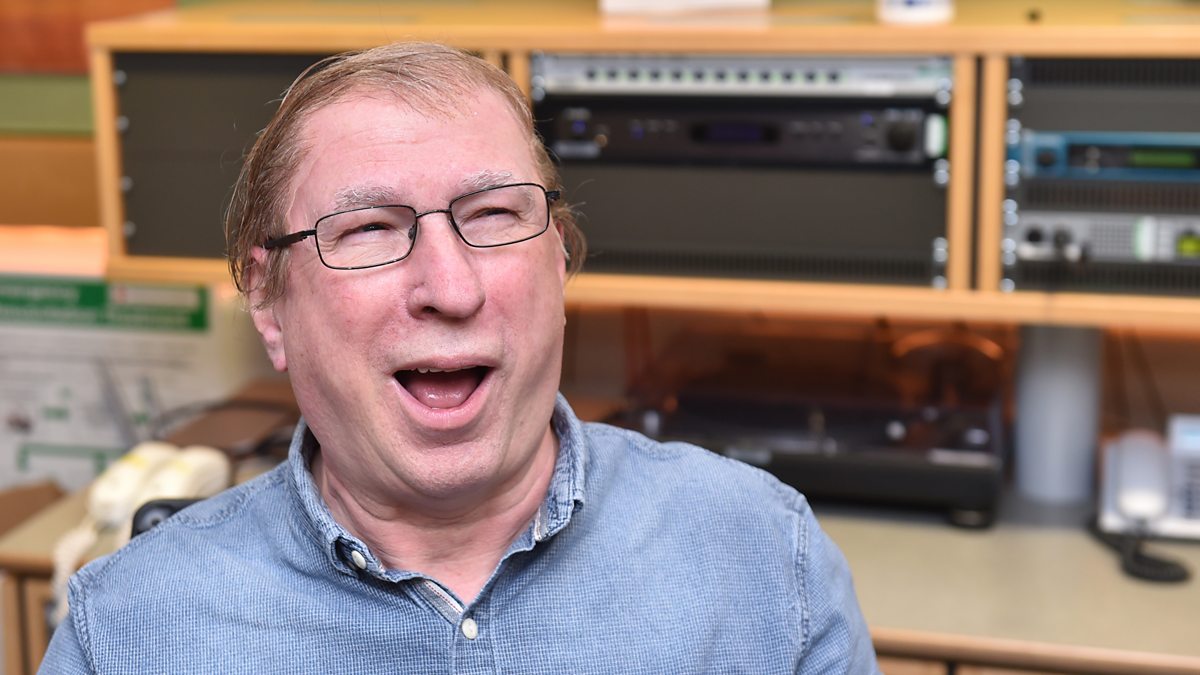 BBC Radio 2 - They think it's all over... - Ken Bruce - Ken Bruce's Week Of Wigs