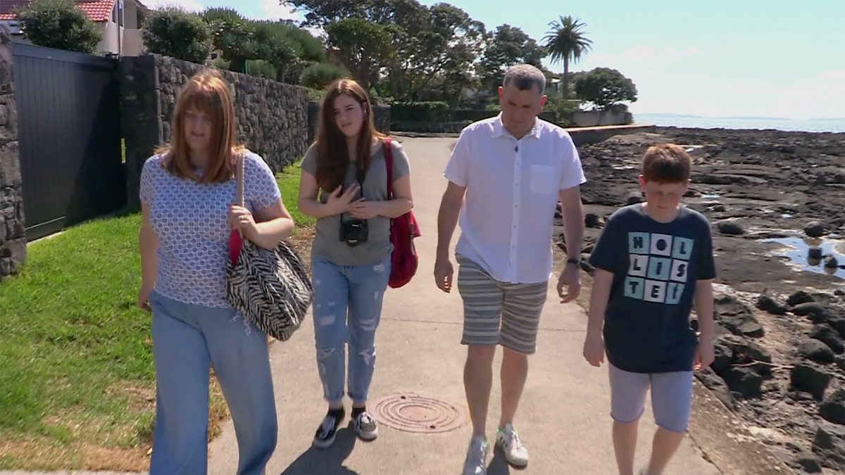 BBC One - Wanted Down Under, Series 10, Rowsell Family, A Beachside Stroll