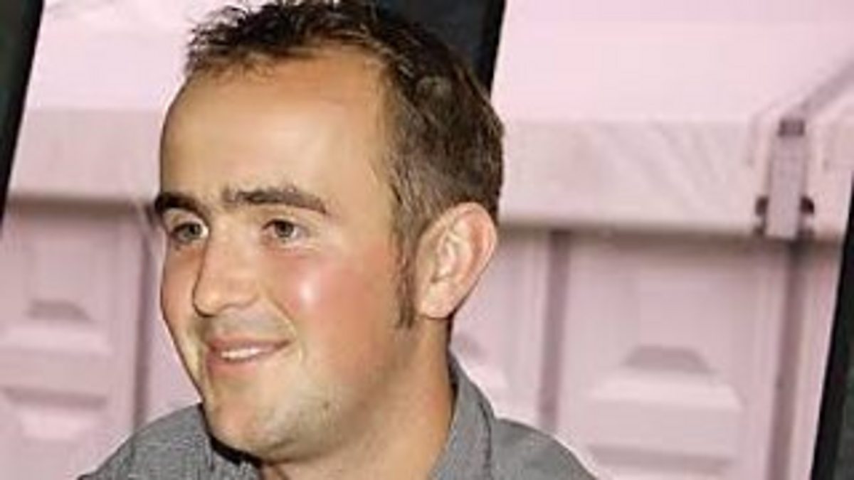 BBC Radio Cymru - Aled Hughes, Cerdd "Lens" gan Hywel Griffiths Bardd y Mis