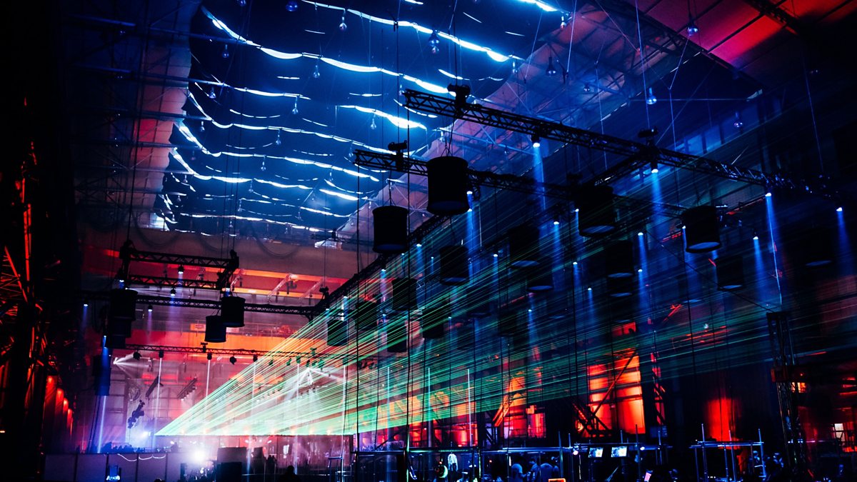 BBC Two - The pits area - Robot Wars, Series 8 - Behind the scenes