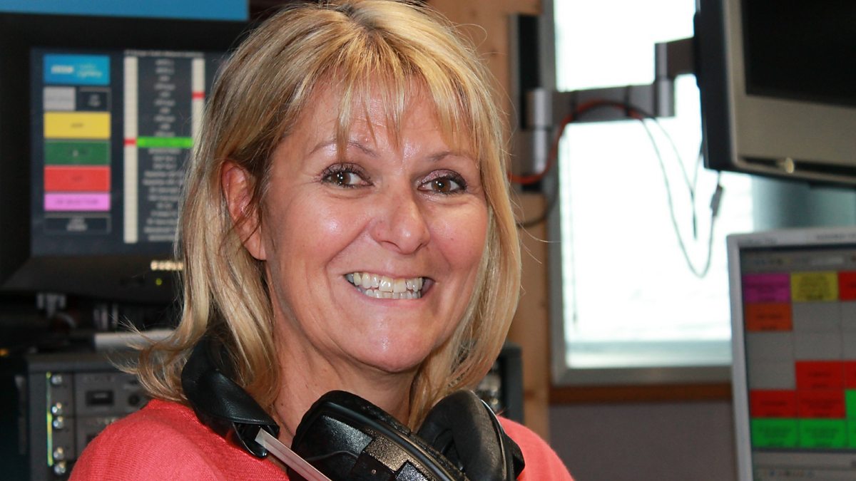 BBC Radio Cymru - Ffion Emyr, Gaynor Davies yn cyflwyno